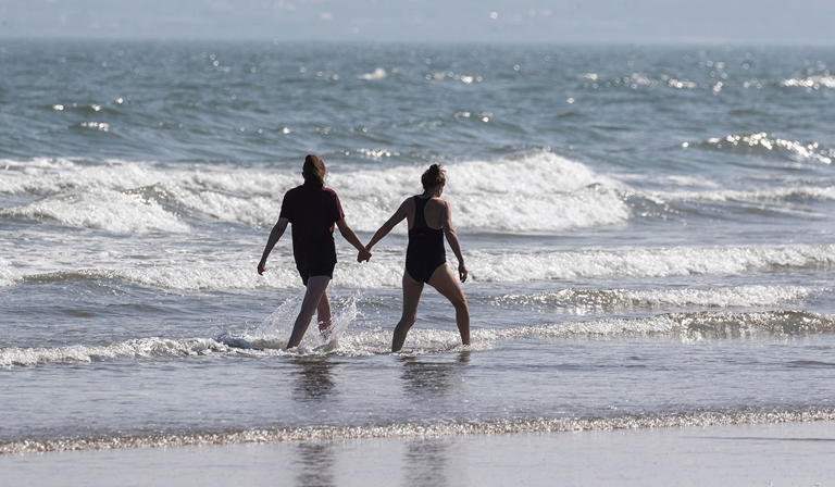 Eight counties hit with yellow weather warning as country heats up