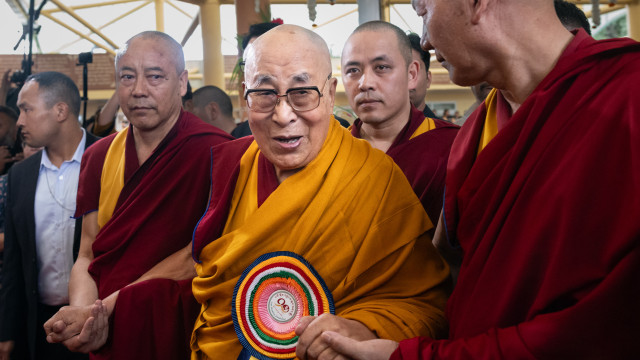 Dalai Lama completa o 90.º aniversário. Eis as imagens das celebrações