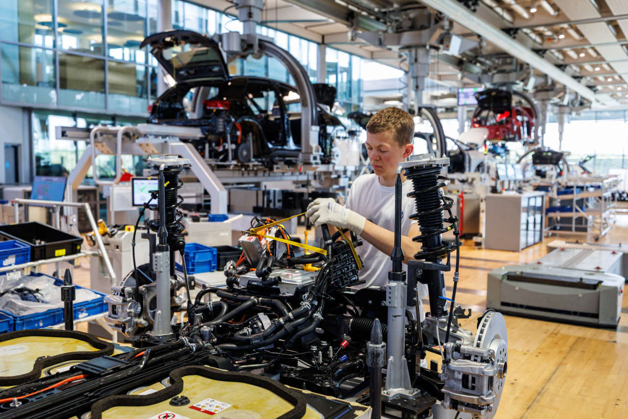 German Industrial Production Rebounds Despite Tariff Pressure