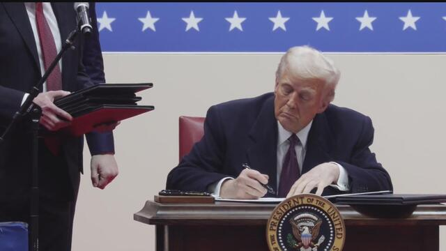 U.S. district judge blocks Trump's executive order on asylum ...