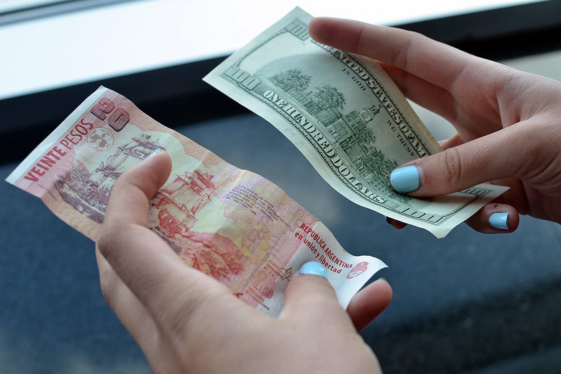 The strong Mexican peso is set to fall after US stops tariff hike