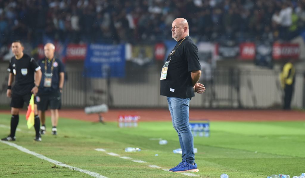 Bojan Hondak Ungkap Kabar Baik Jelang Duel Persib Hadapi Persebaya ...