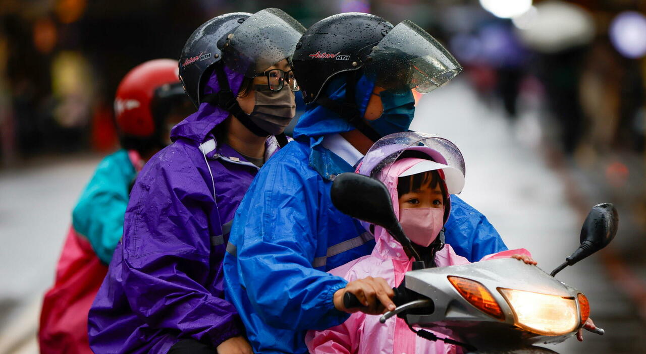 Il tifone Danas colpisce Taiwan: 2 vittime, 330 feriti e oltre 500.000 ...