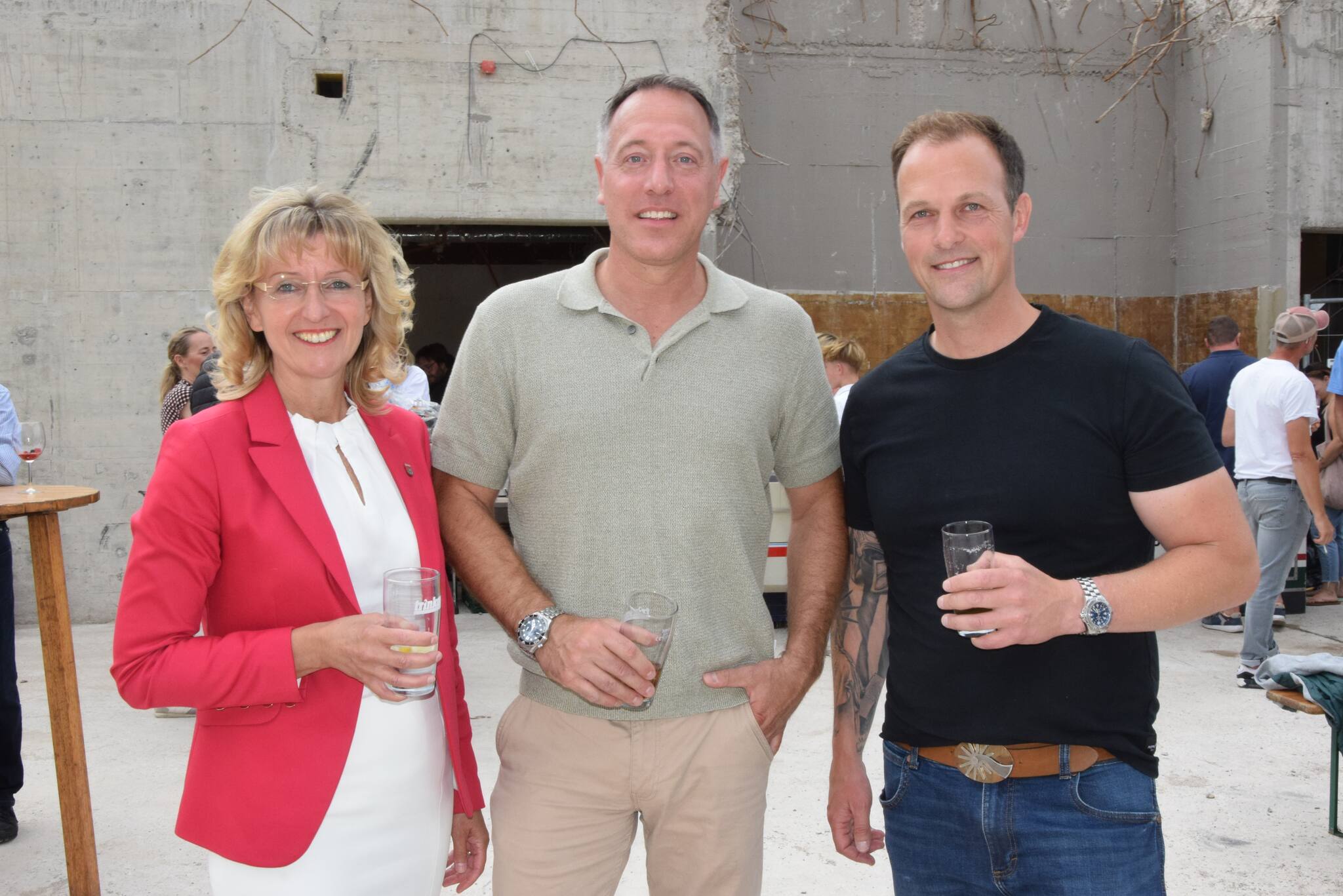 Thomas Schuster und Marc von Pruski laden zur Abrissparty ein und ...