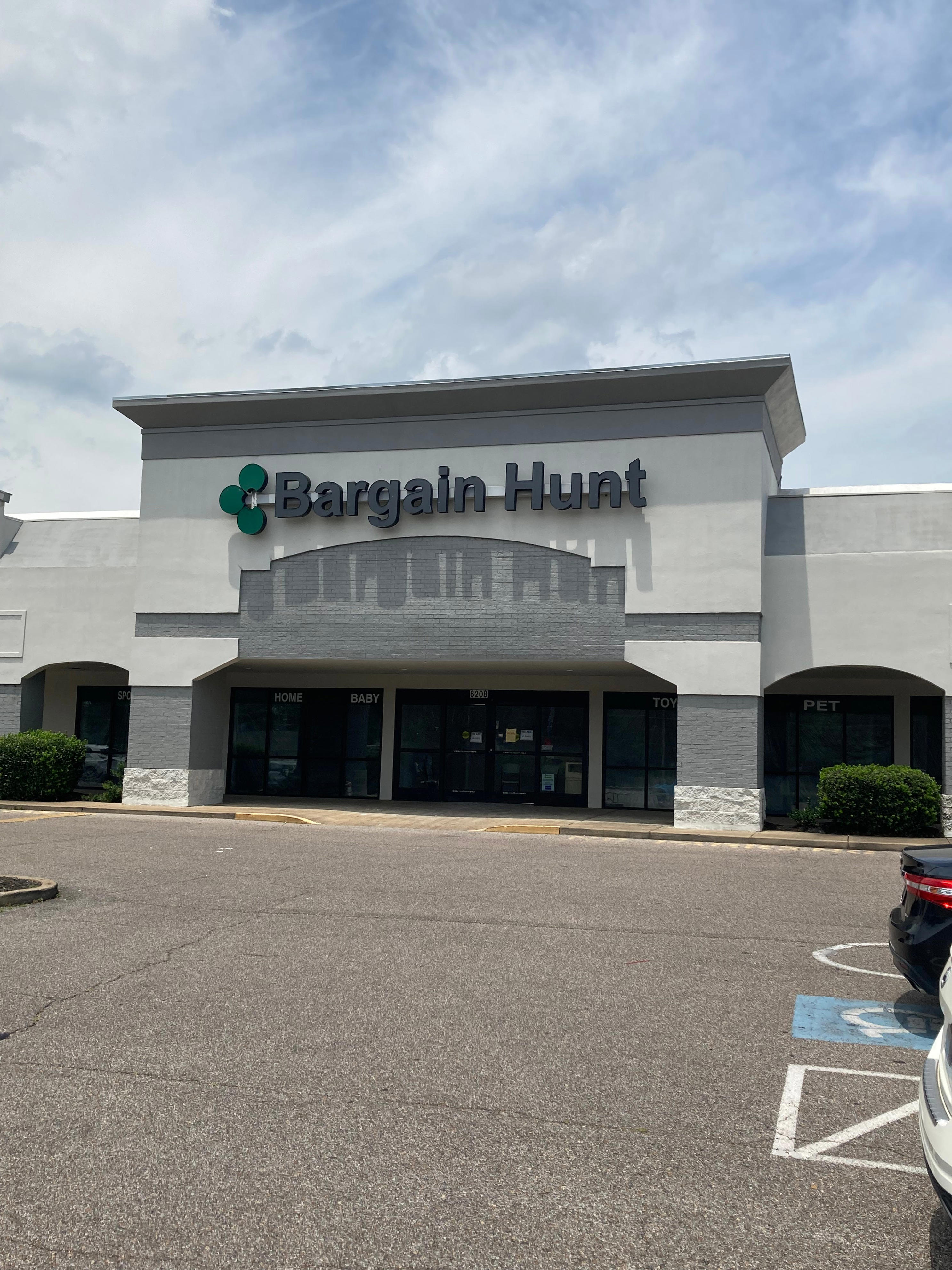 What's that going into former Bargain Hunt store on Stage Road in Bartlett?