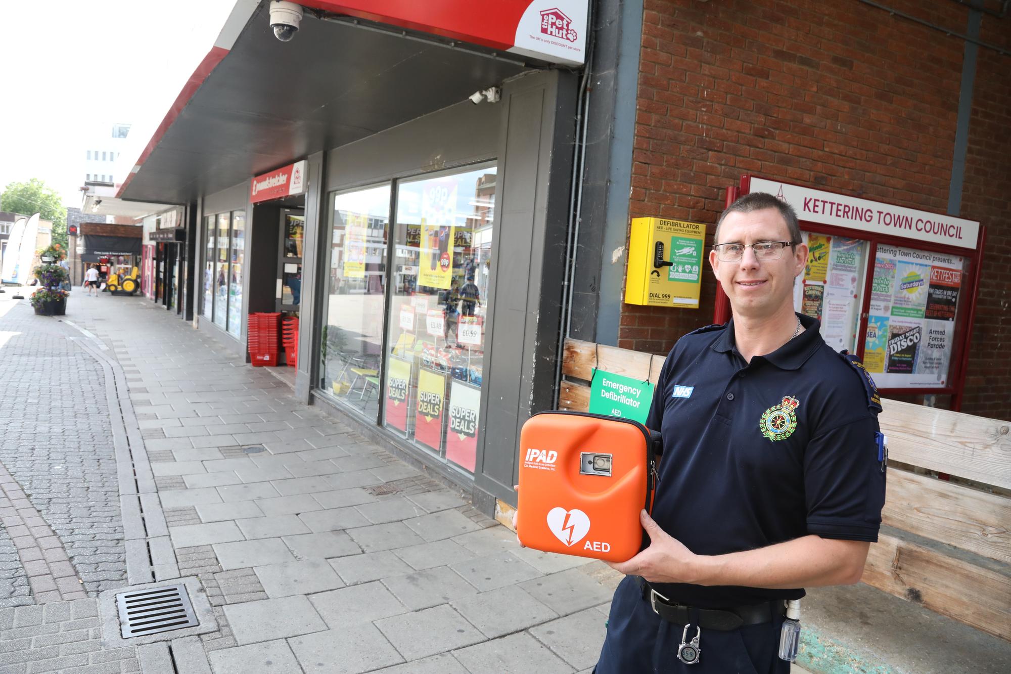 Lifesaving defibrillator unveiled in Kettering town centre thanks to £ ...