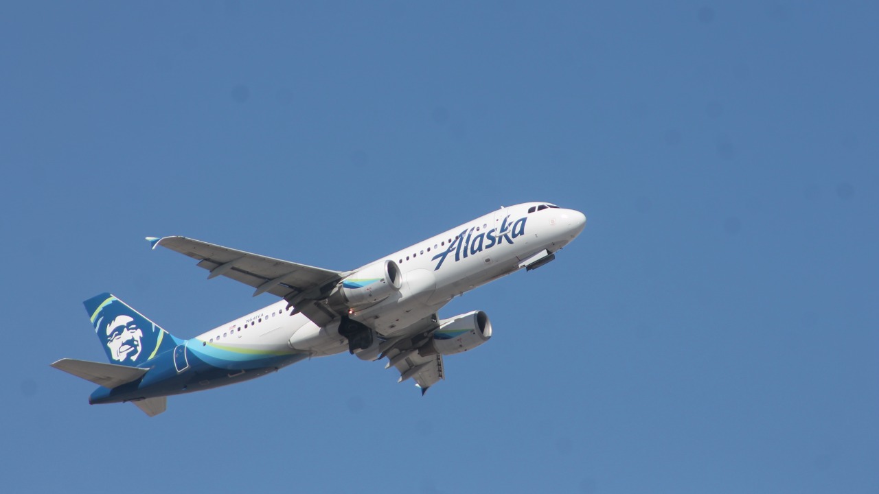 5 Airline Myths Hollywood Made You Believe