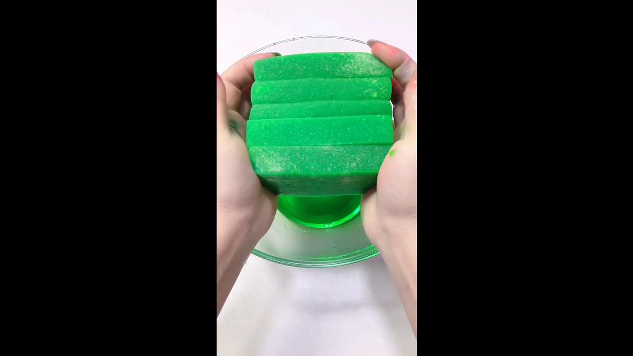 Satisfyingly Blue And Yellow Sponge Play