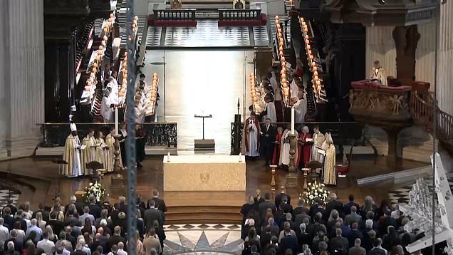 Hundreds gather to commemorate 7/7 bombings which left 'deep scar in ...