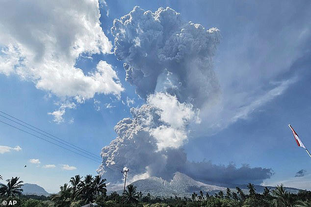 Travel chaos as Australian flights to Bali are cancelled as volcano ...