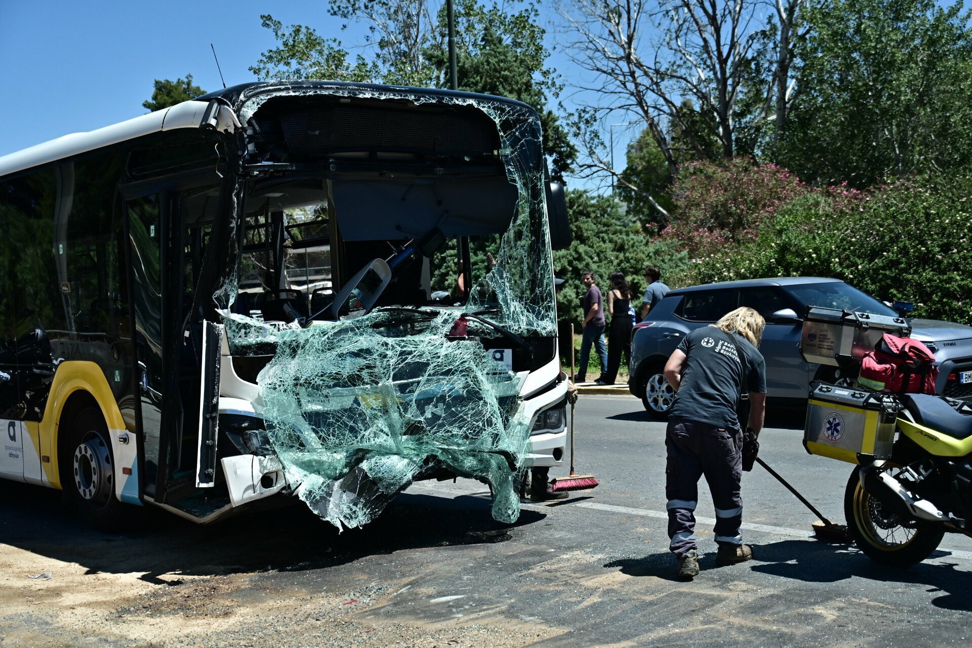 Βούλα-Τροχαίο με λεωφορεία: Καταγγελία για οδηγό σε 16ωρη βάρδια