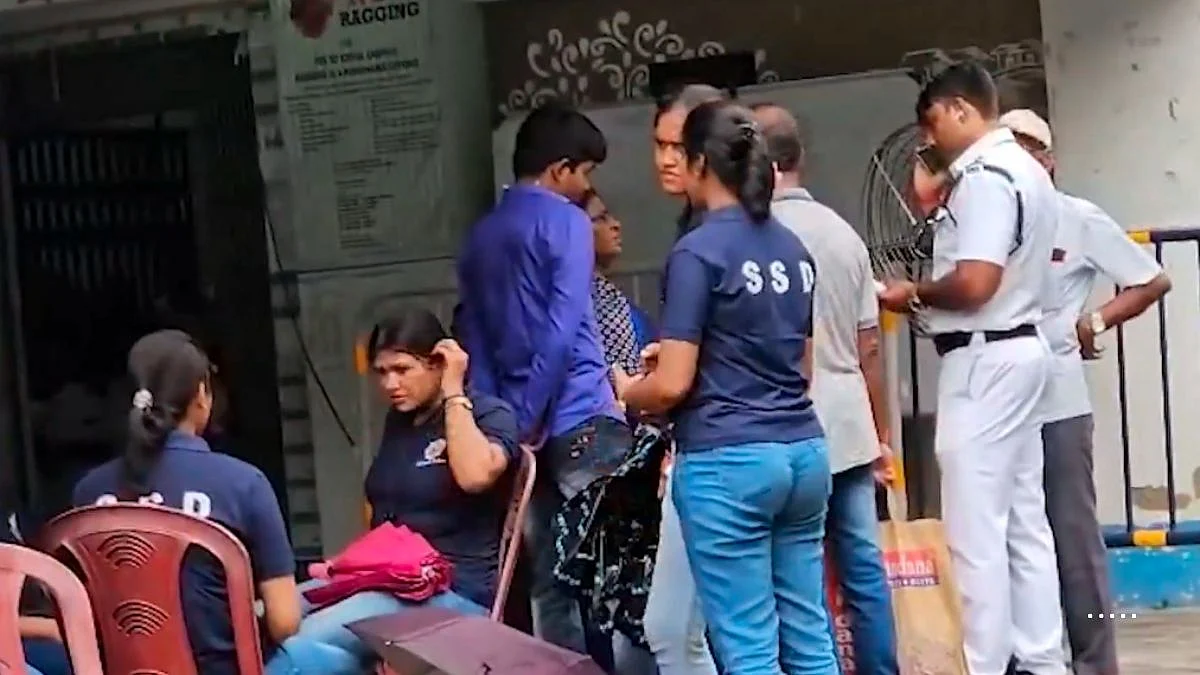 South Calcutta Law College Reopens Amid Tight Security Days After Gang ...