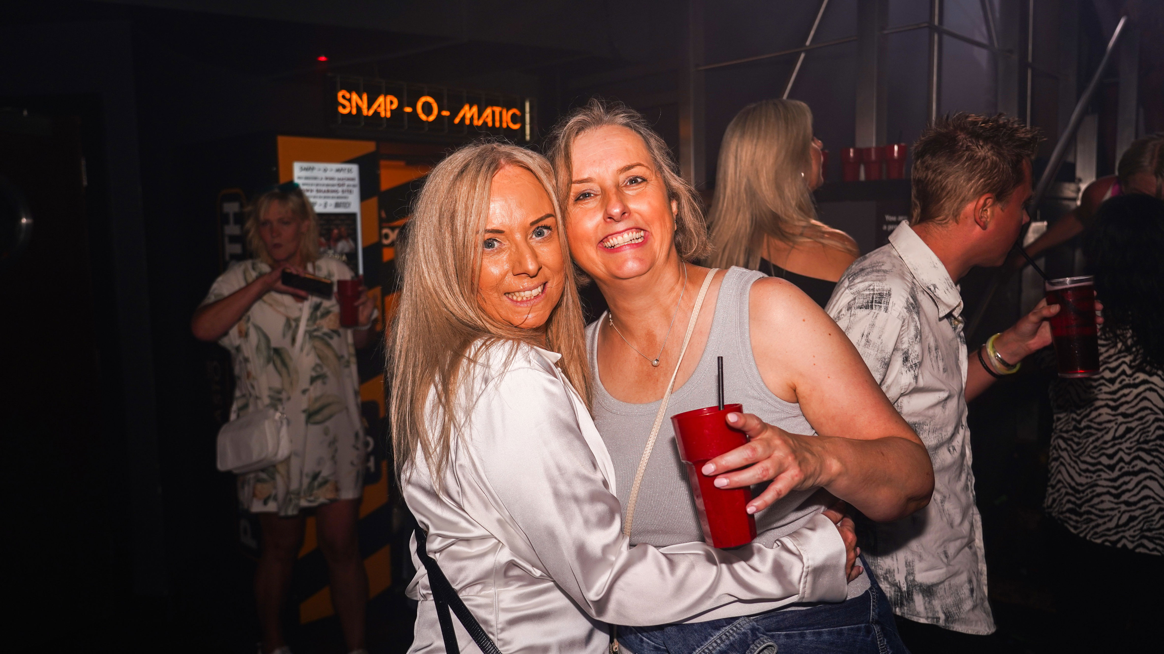 Nostalgia fuelled reunion party at The Astoria celebrates 5th Avenue ...