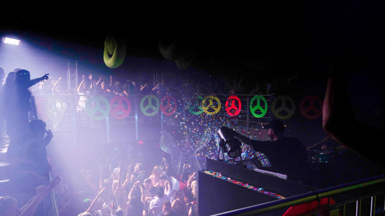 Nostalgia fuelled reunion party at The Astoria celebrates 5th Avenue ...