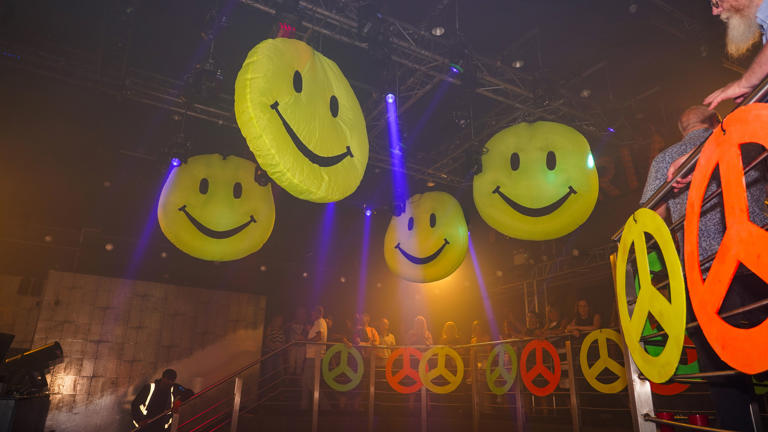 Nostalgia fuelled reunion party at The Astoria celebrates 5th Avenue ...