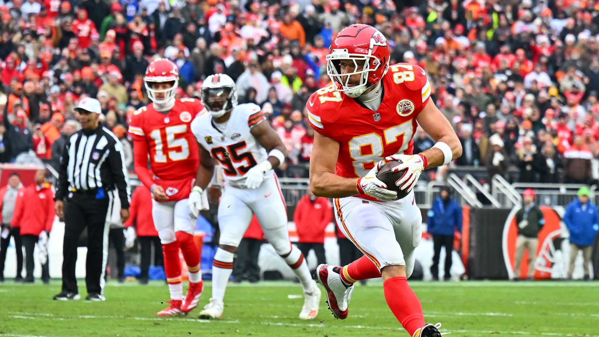 Arrowheadlines: Travis Kelce could join elite group in 2025