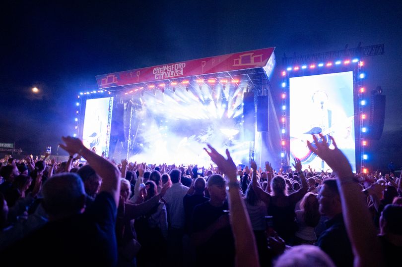 Police warn people could die if 'chaotic' events held again at racecourse