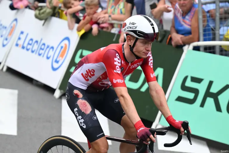 Van Eetvelt prijst zichzelf gelukkig dat nare val niet meer schade bracht: 'Blij dat ik nog in ...