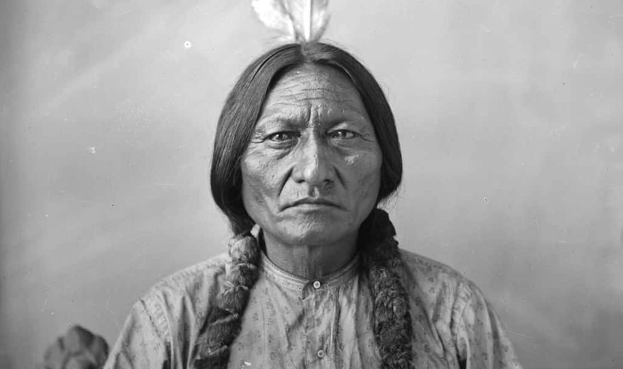 Historical Photos Of The Tribe That Fled To Canada To Avoid U.S. Rule