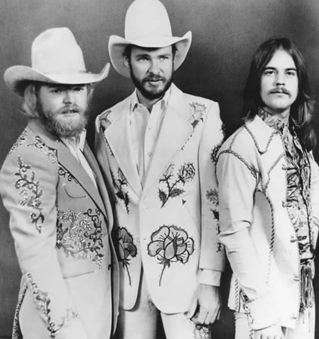 15 Sorta Clean-Shaven Photos Of ZZ Top In The 1970s