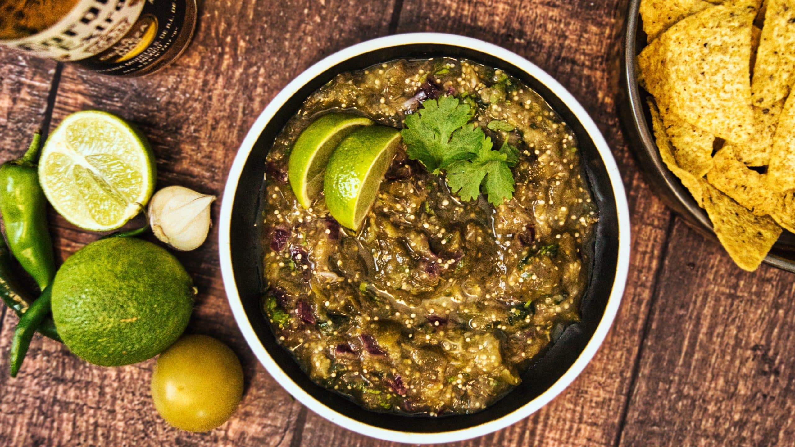 Sådan laver du ægte mexicansk salsa verde – Den grønne dip alle bør kende i sommertiden