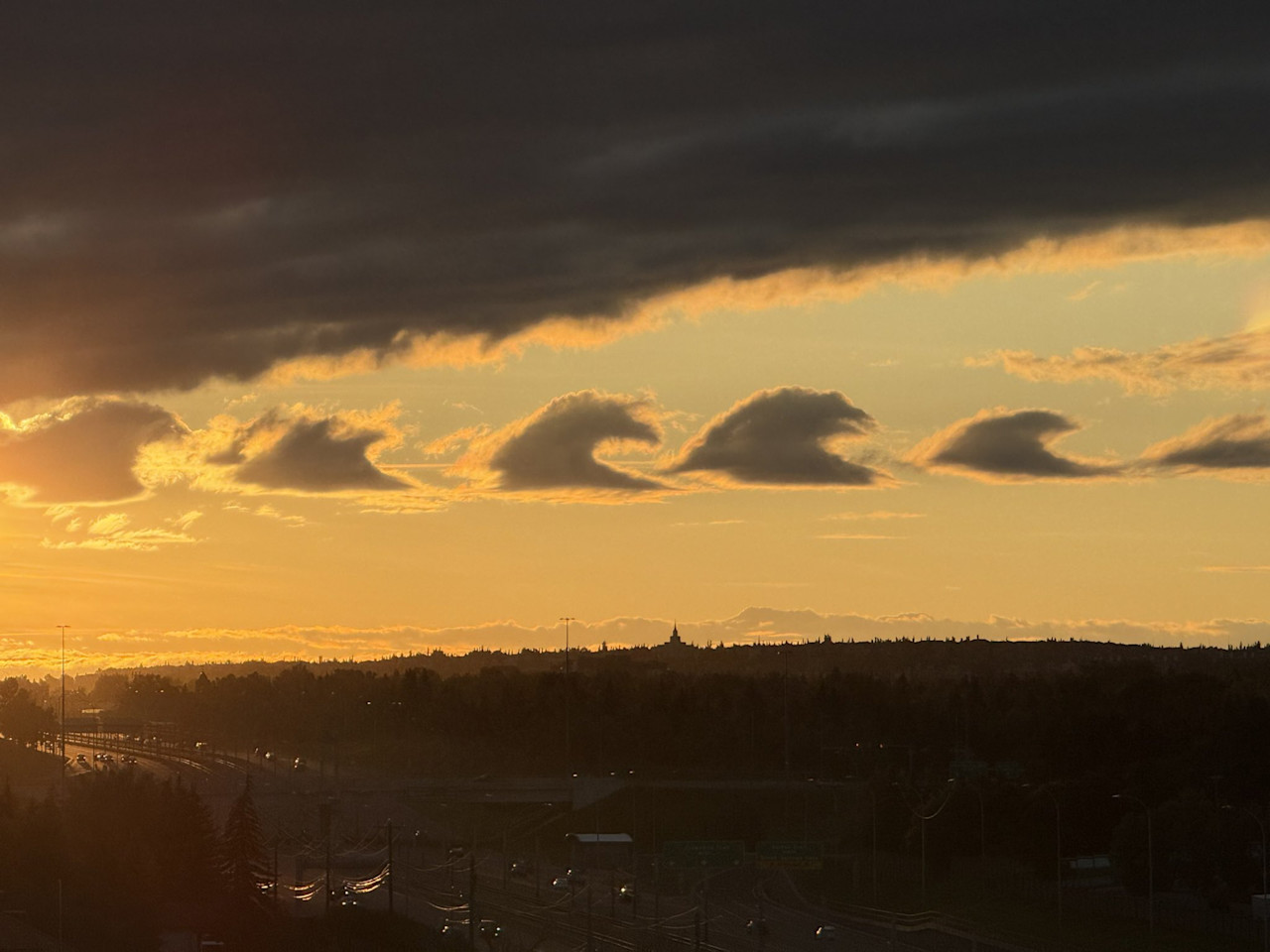 Rare 'wave clouds' spotted over Calgary this weekend