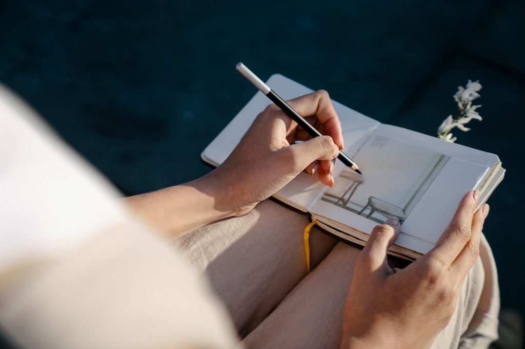 Are left-handed people more creative?