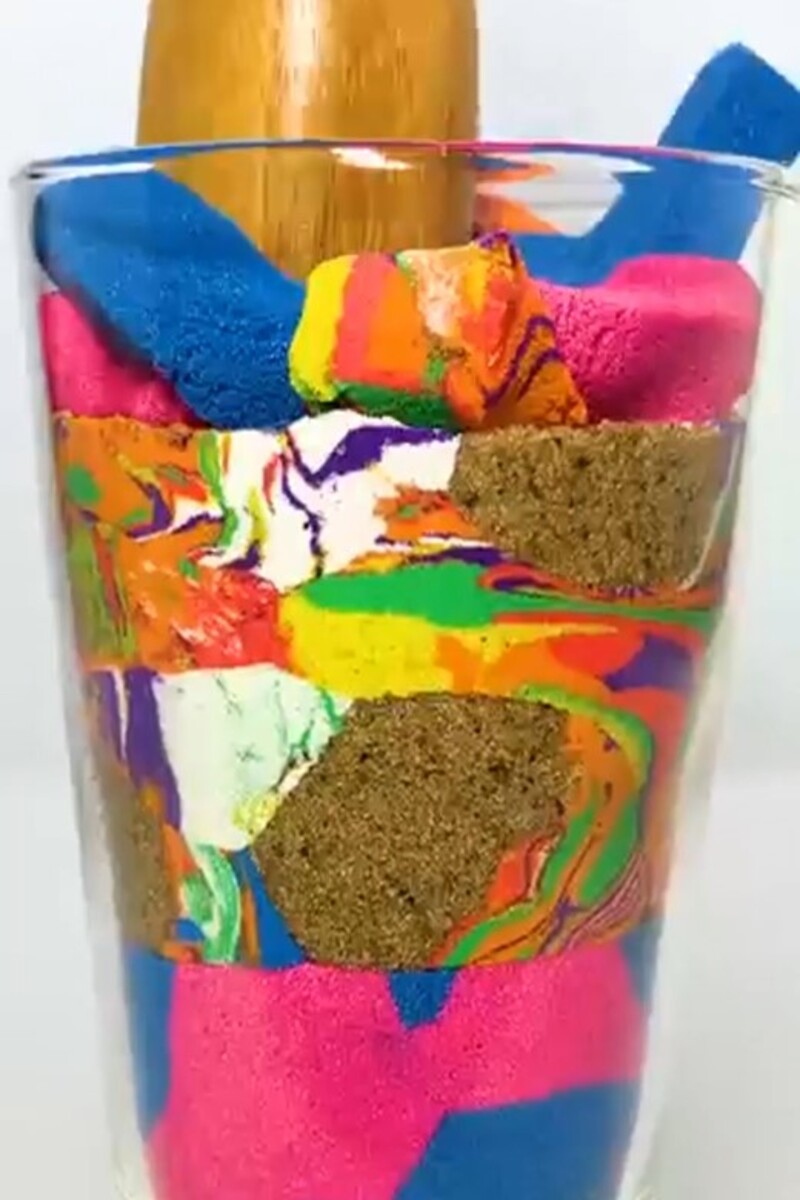 Multilayered Kinetic Sand Blend