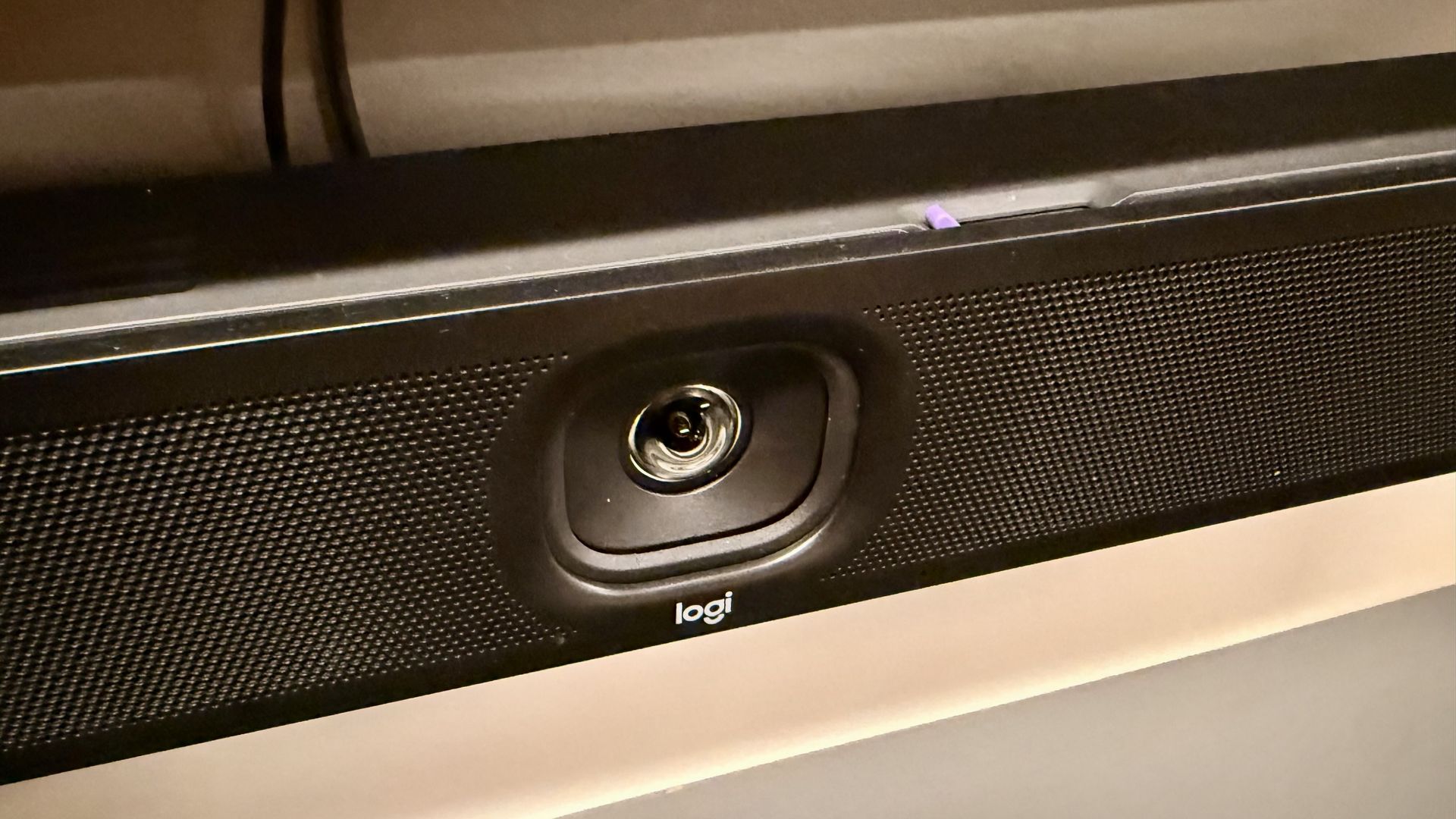 I reviewed the Logitech MeetUp 2 and it's an AI-enhanced dream come ...