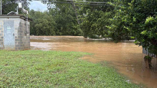 Latest: Sky 5 shows severe Durham flooding from Eno River, cars ...