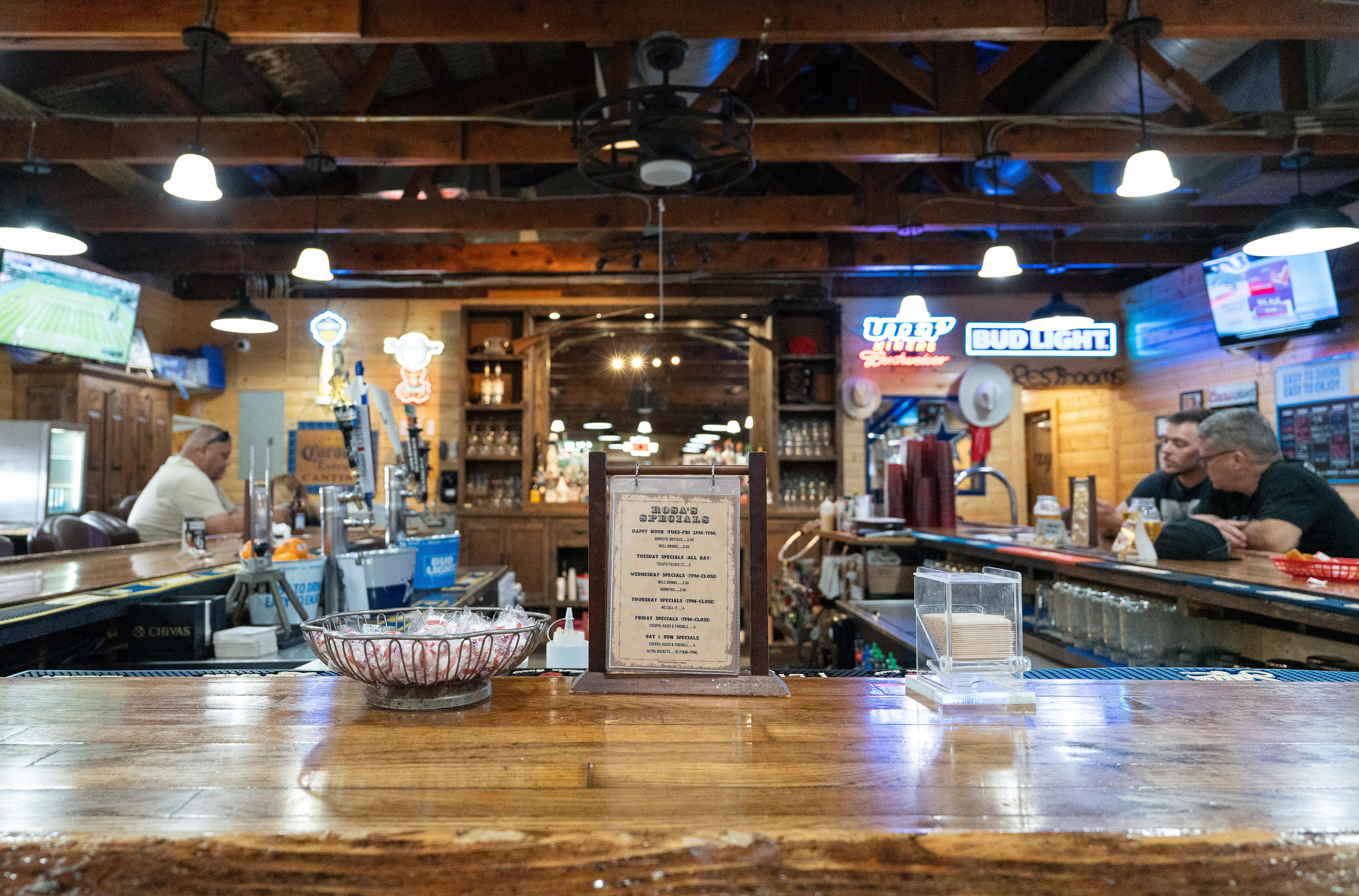 National Dive Bar Day is Monday. Here are 5 dive bars in El Paso to ...