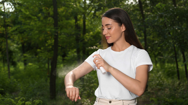 14 Common Essential Oils People Use To Repel Mosquitoes (& Do They ...