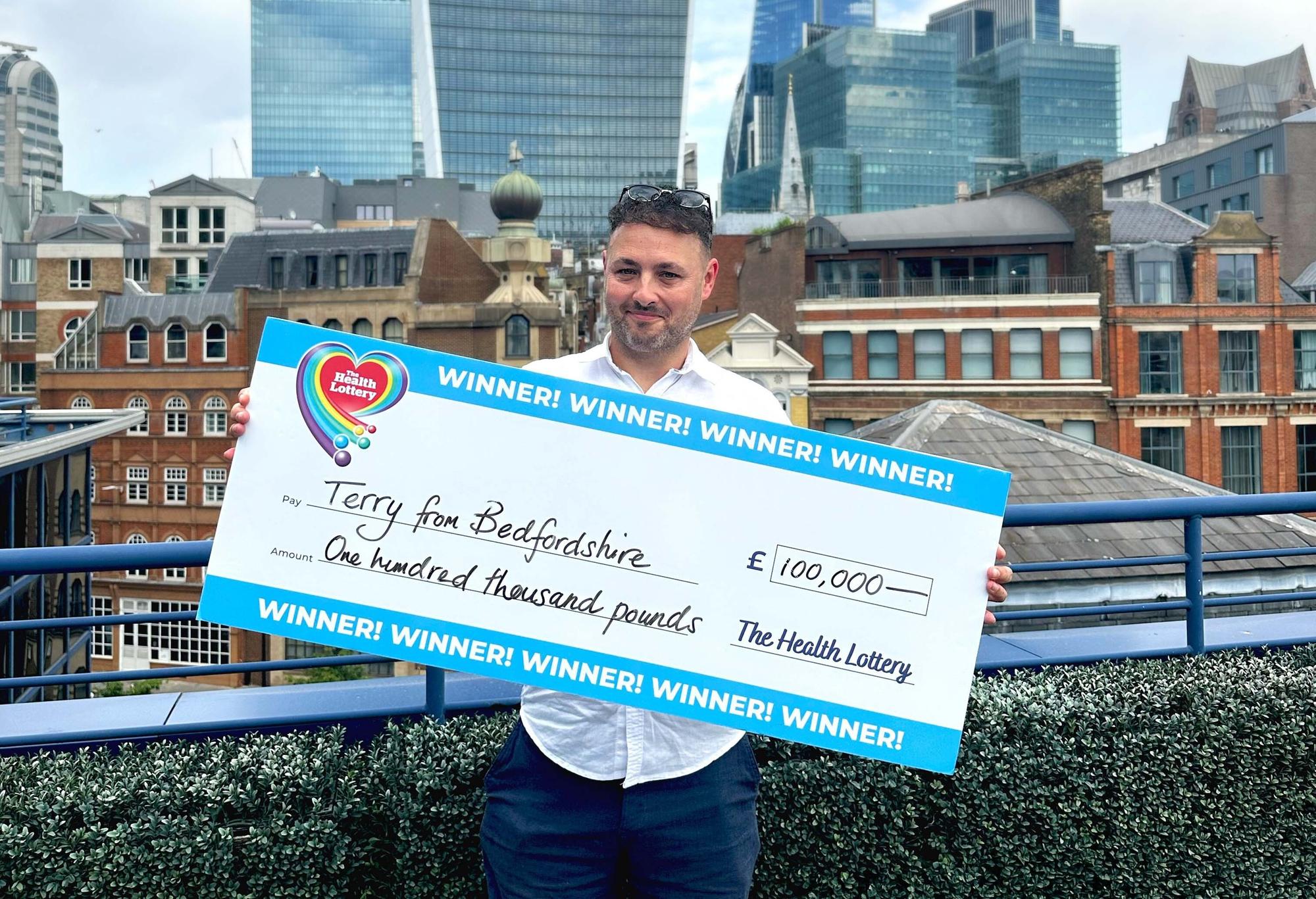 Young Dad wins £100,000 on Health Lottery playing late mum’s numbers