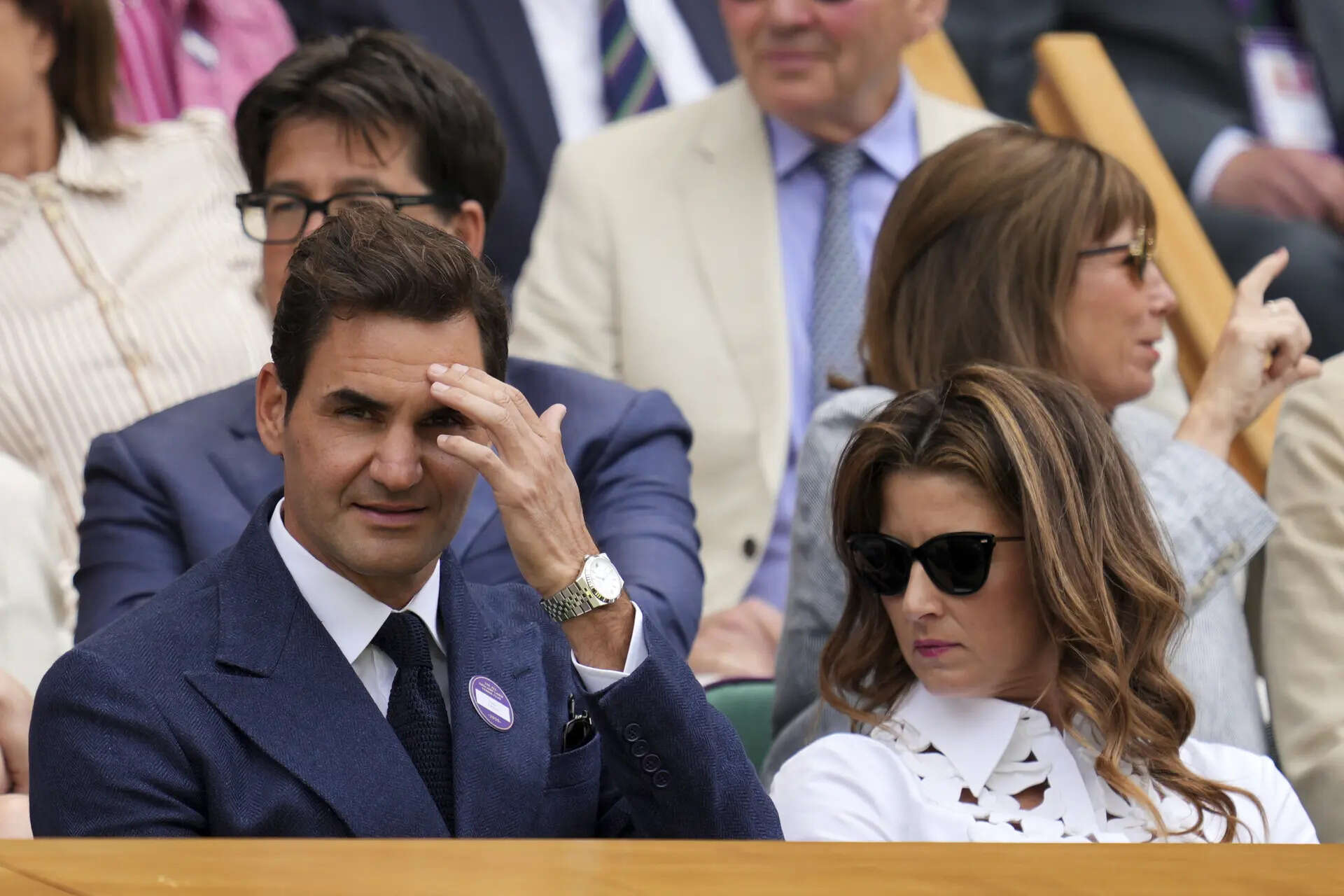 Wimbledon: Roger Federer greeted with roaring applause after surprise ...