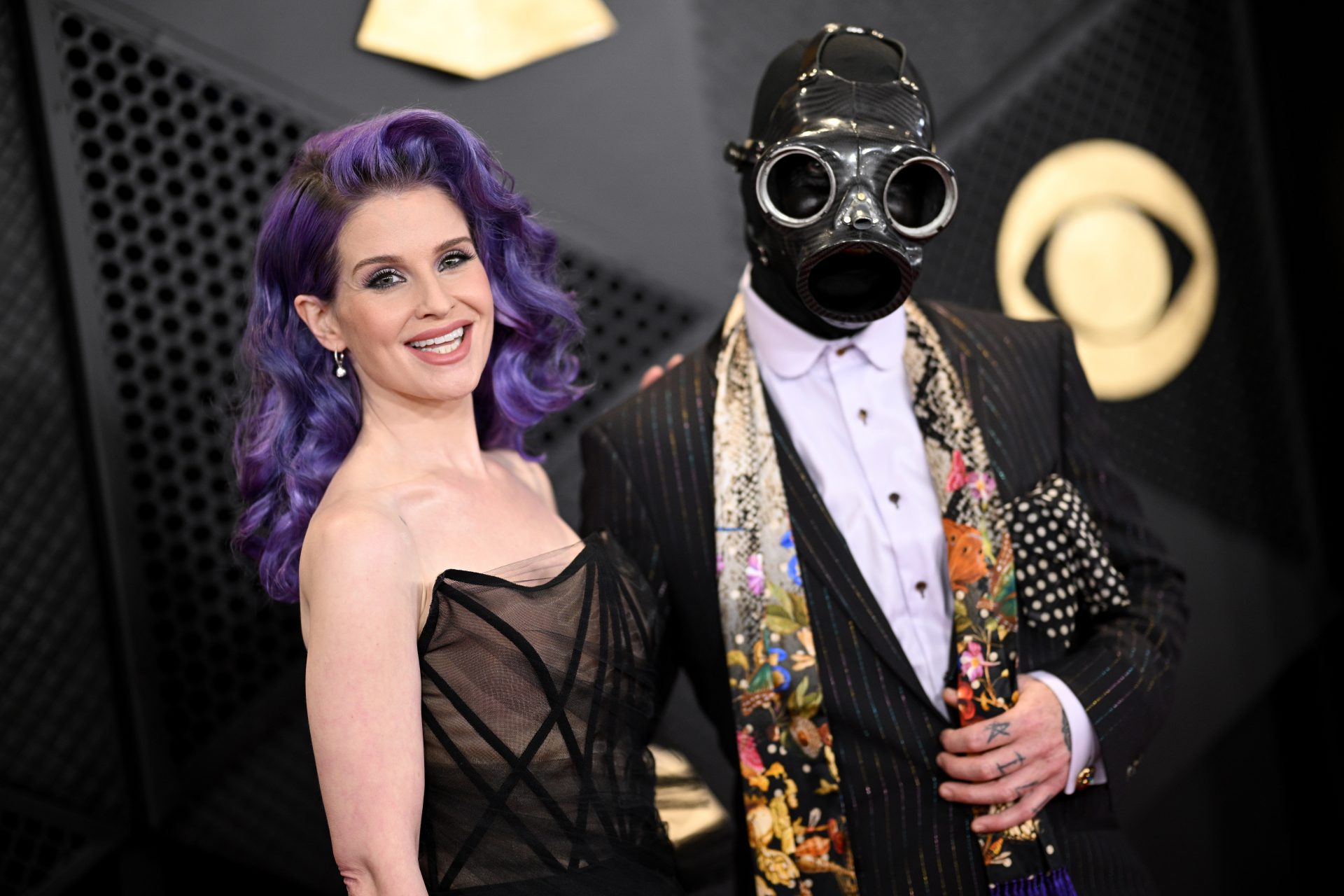 Kelly Osbourne y Sid Wilson se comprometen en despedida de Black Sabbath