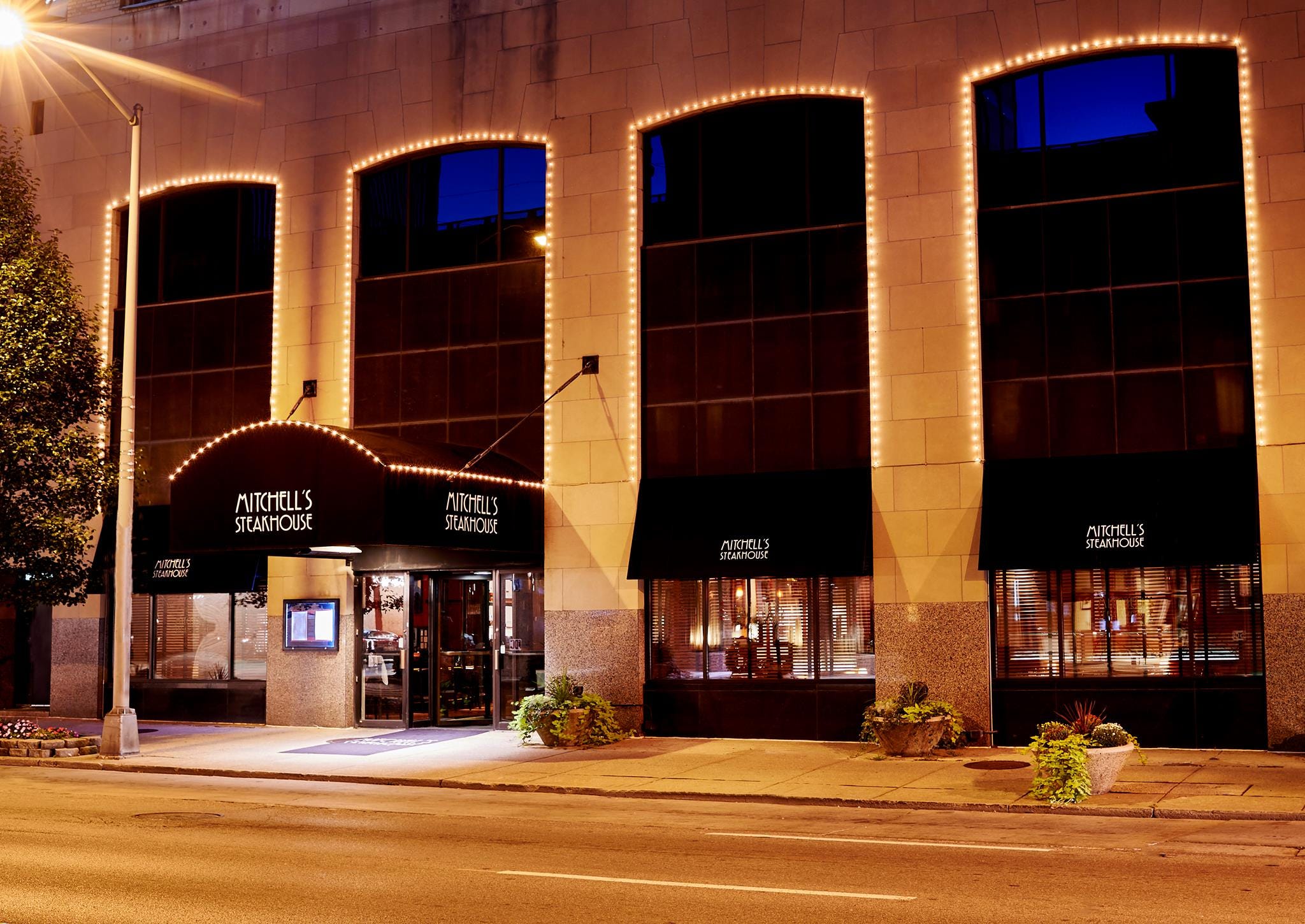 Mitchell's Steakhouse helped revive fine dining in downtown Columbus