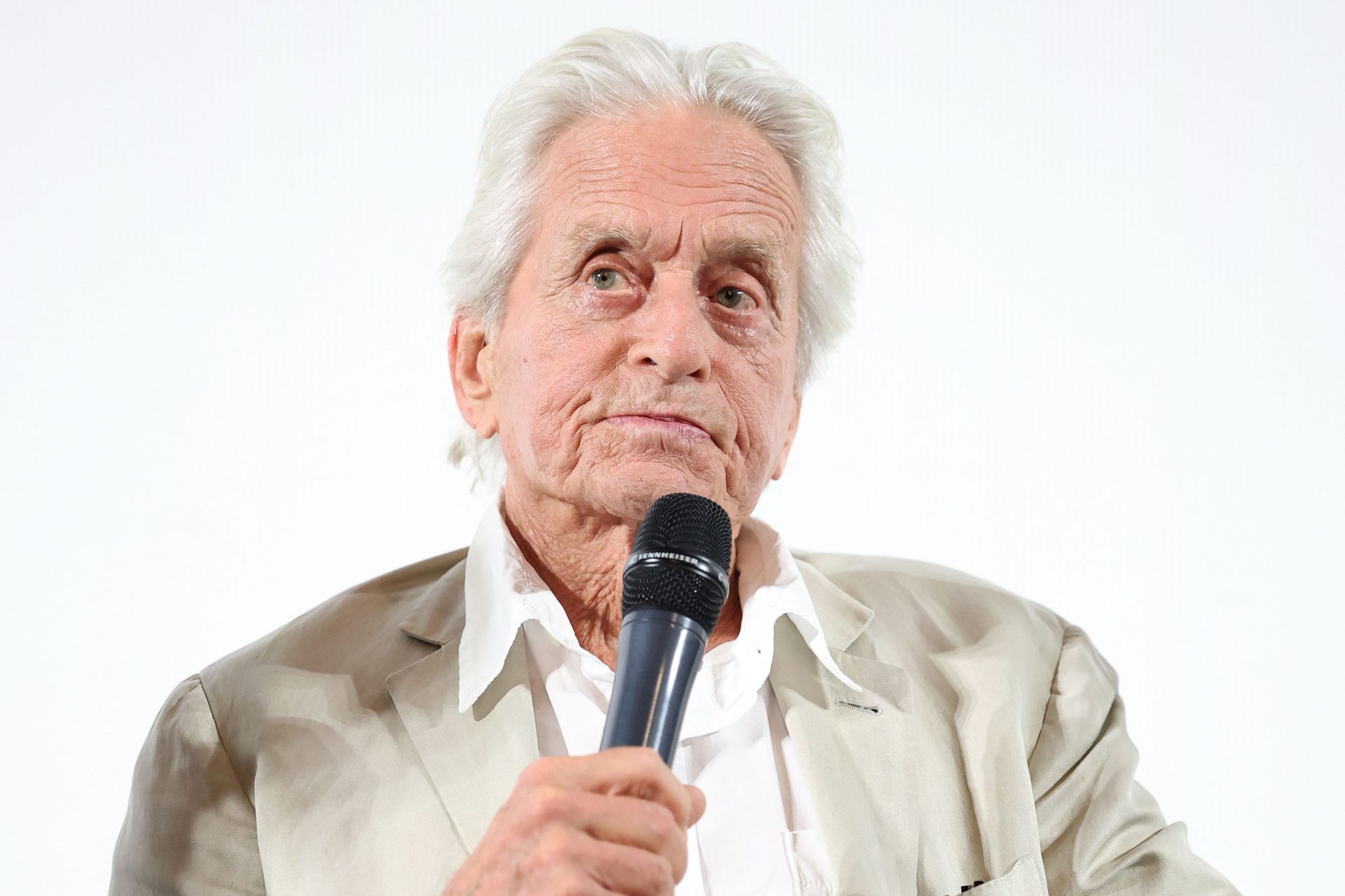 Michael Douglas anuncia fim da carreira como ator: 'Tive que parar'