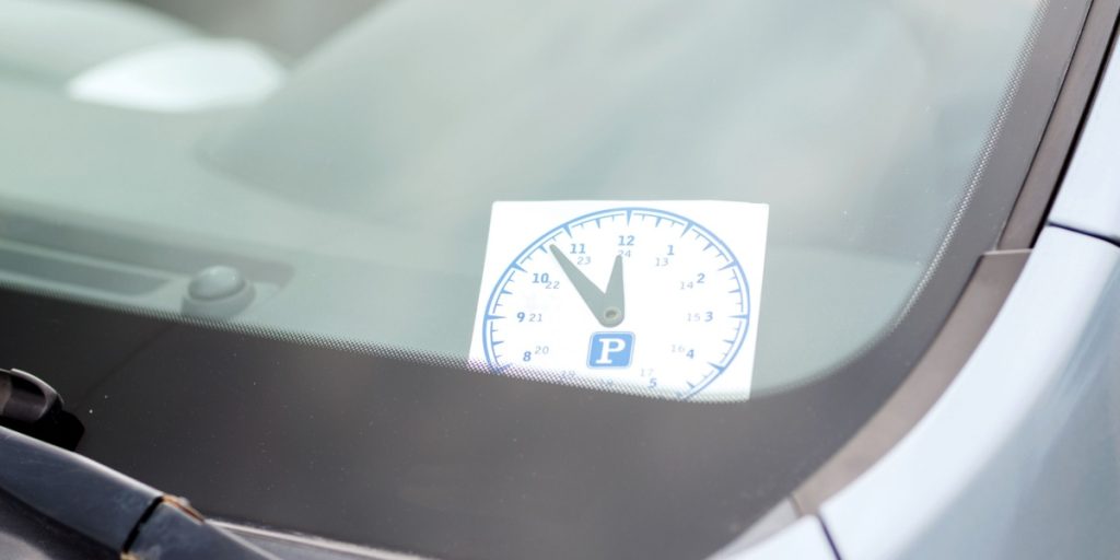 Nye parkeringsregler gælder i hele Danmark fra 1. januar 2026: Tidsbegrænsningen ophæves