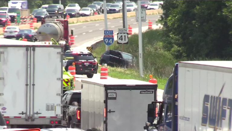 Fatal 3-car crash shuts down traffic on southbound I-94 near Dundee Road in Northbrook, Illinois