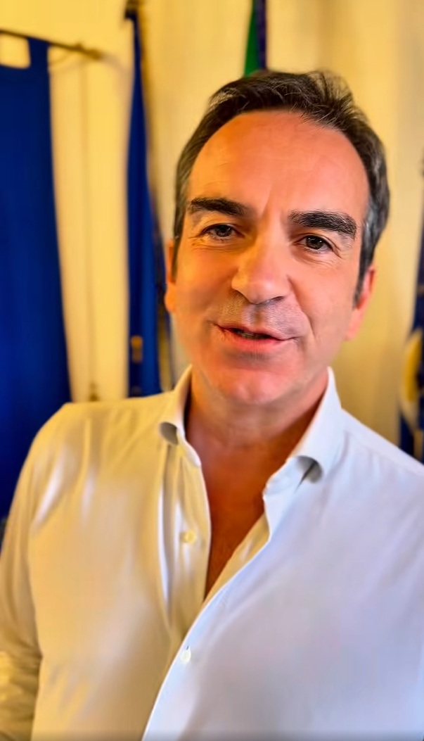 Occhiuto augura buon Ferragosto attraverso un vocale perché “ormai ...