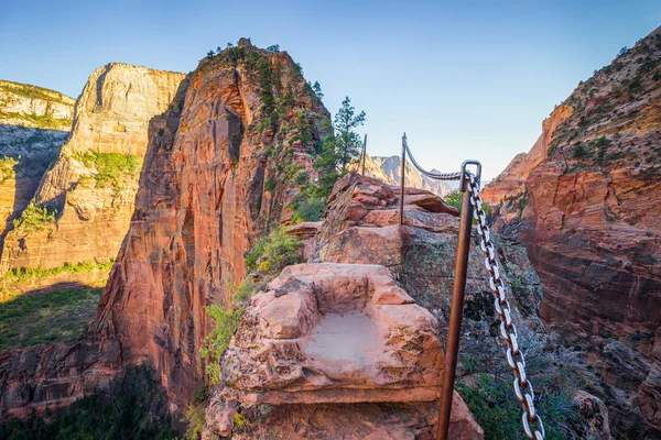 16 Best Hiking Trails in Utah’s Mighty Five Parks