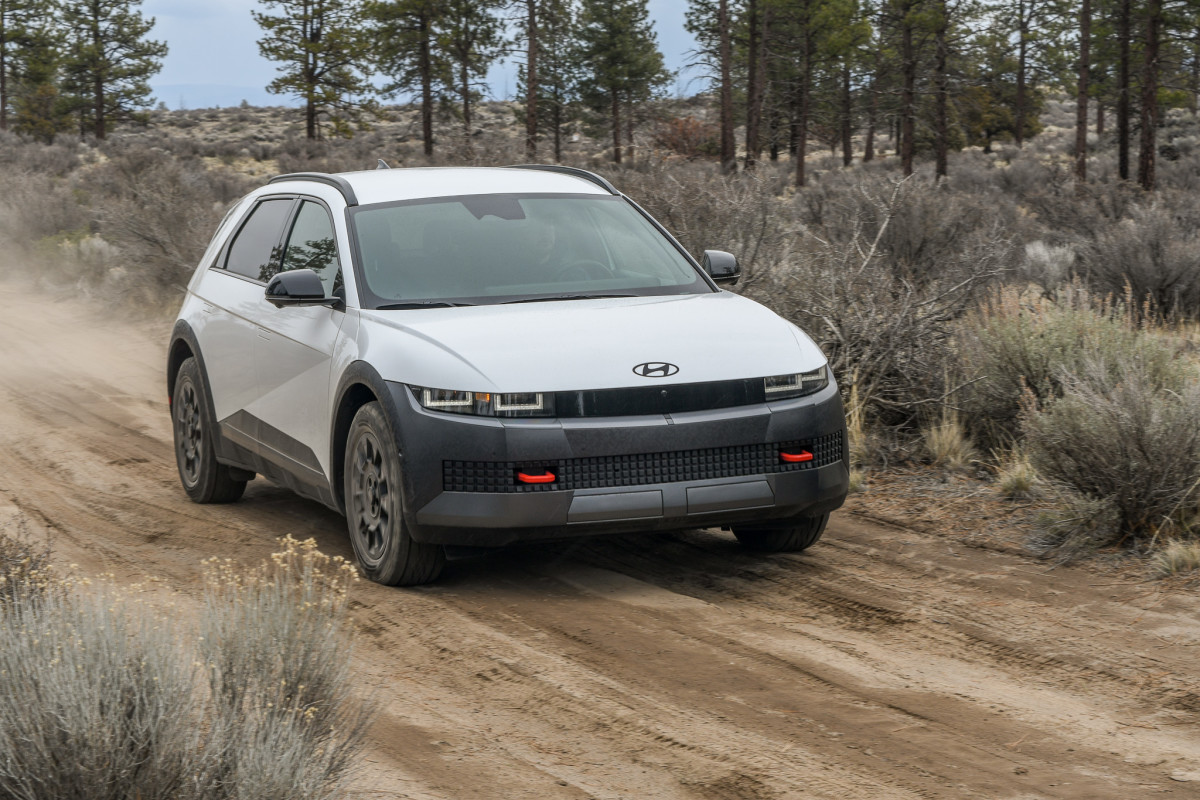 I've driven 5 EVs in the winter. Here's why people shouldn't be scared ...