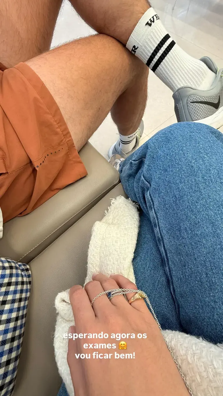 A influenciadora digital Bruna Gomes dá entrada no hospital