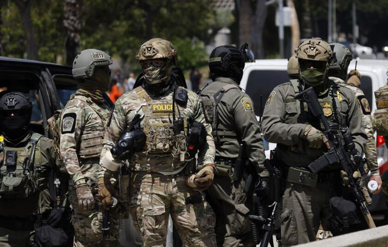 Heavily armed immigration agents descend on L.A.'s MacArthur Park