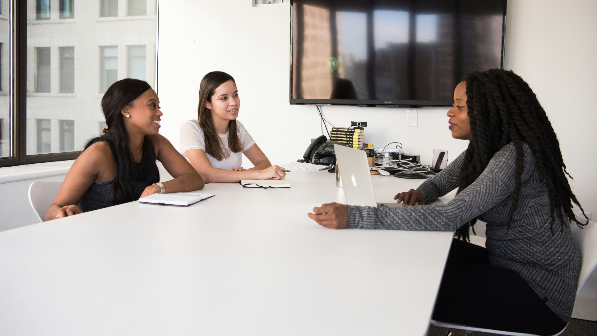 10 Things That Destroy A Job Interview & 10 That Help You Stand Out