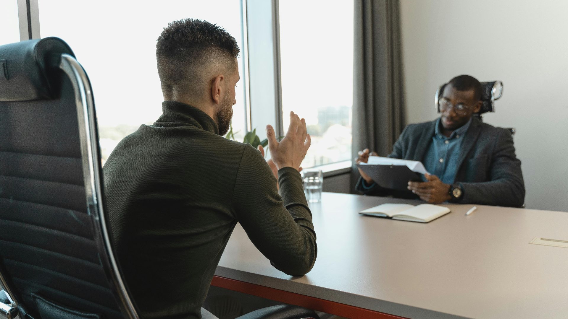 10 Things That Destroy A Job Interview & 10 That Help You Stand Out