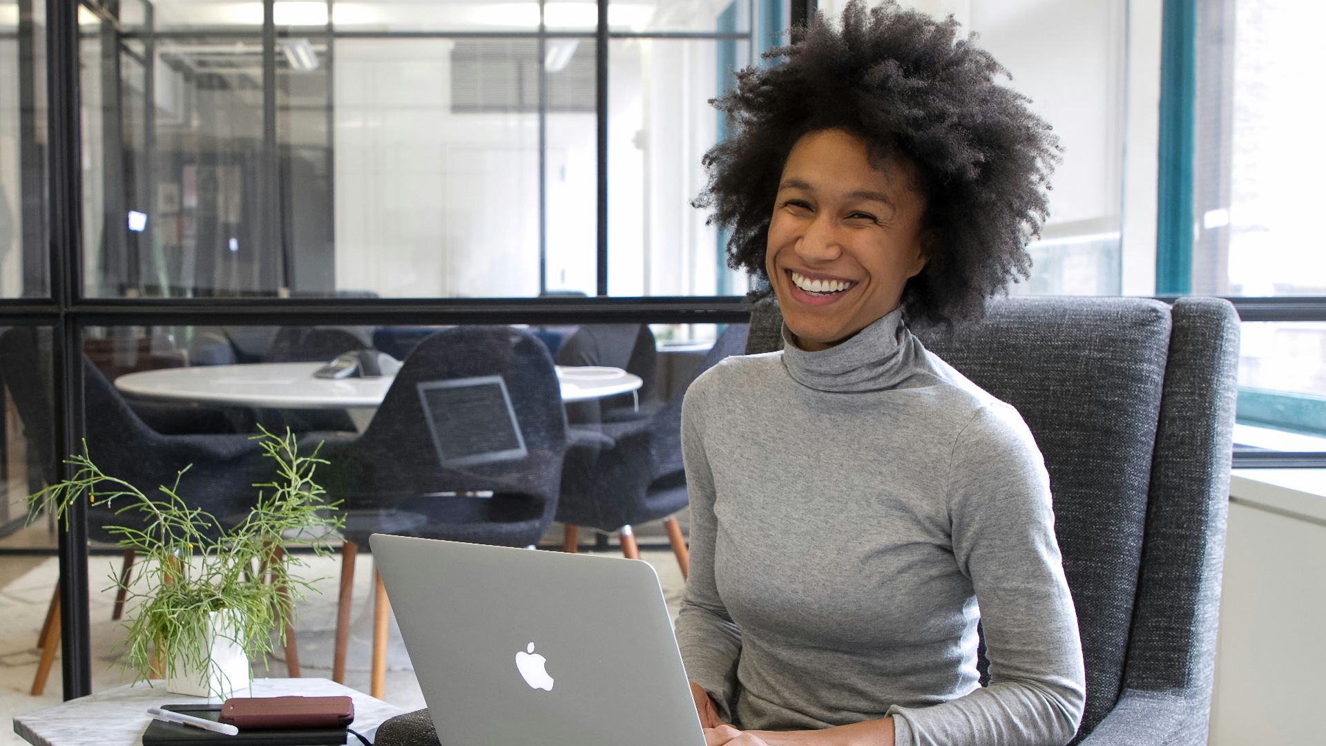 10 Things That Destroy A Job Interview & 10 That Help You Stand Out