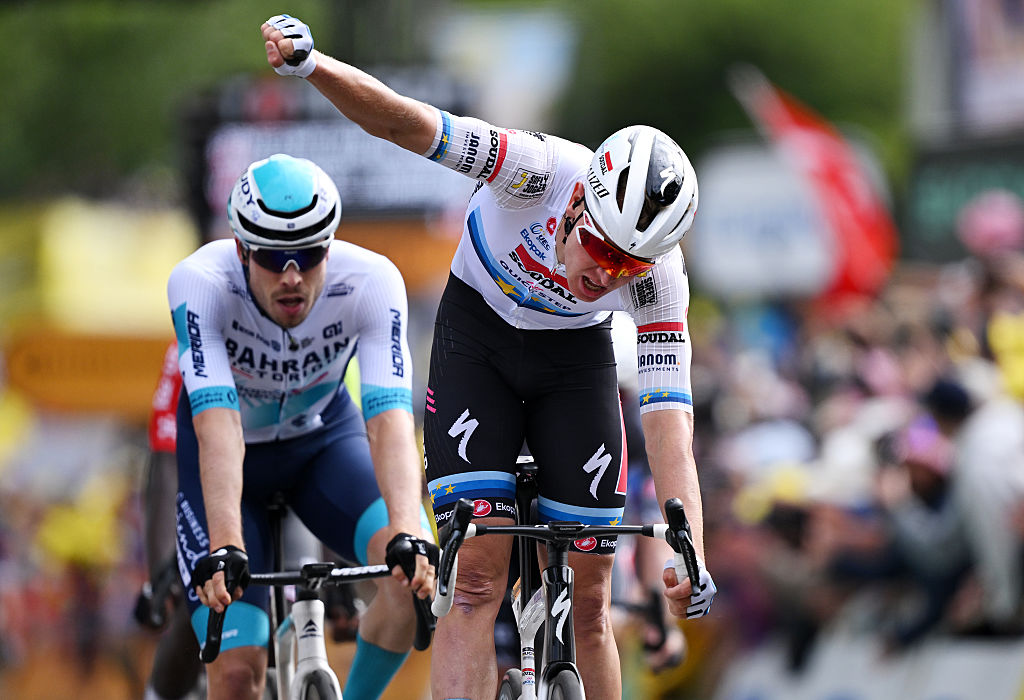 Tour de France 2025: Tim Merlier wint etappe 3 na chaotische massasprint