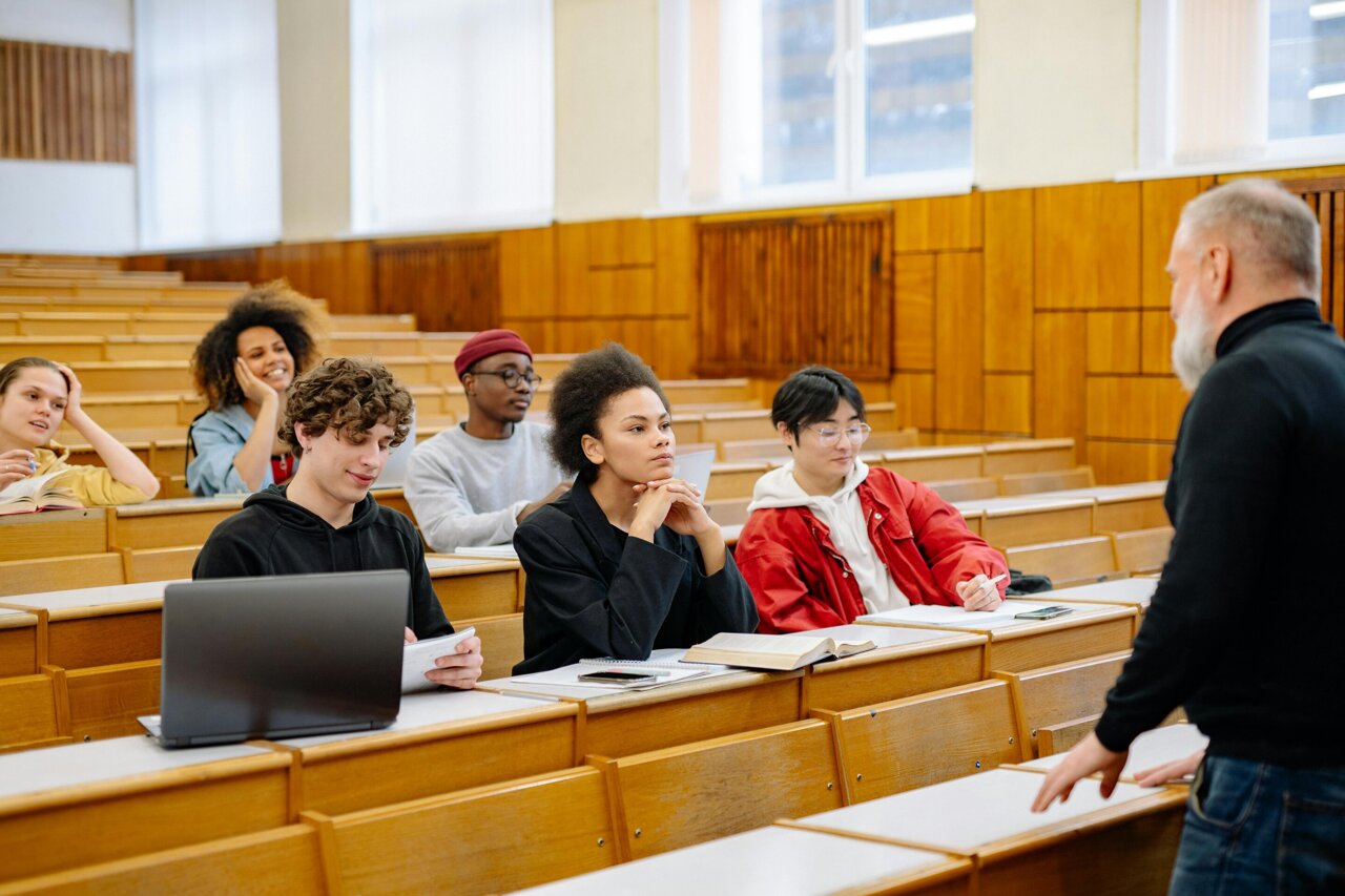 University students feel 'anxious, confused and distrustful' about AI ...