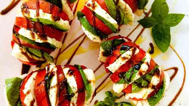 A fun twist on a caprese salad.